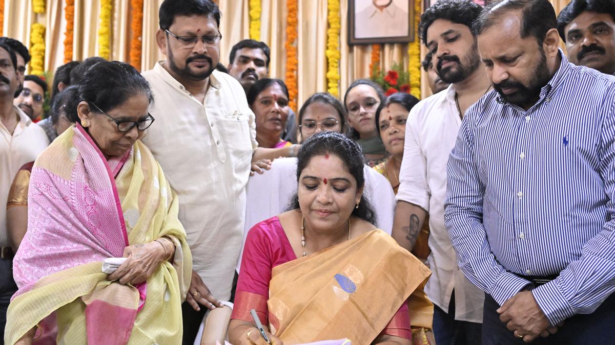 Sandhya Rani takes charge as Minister at Secretariat - The Hindu